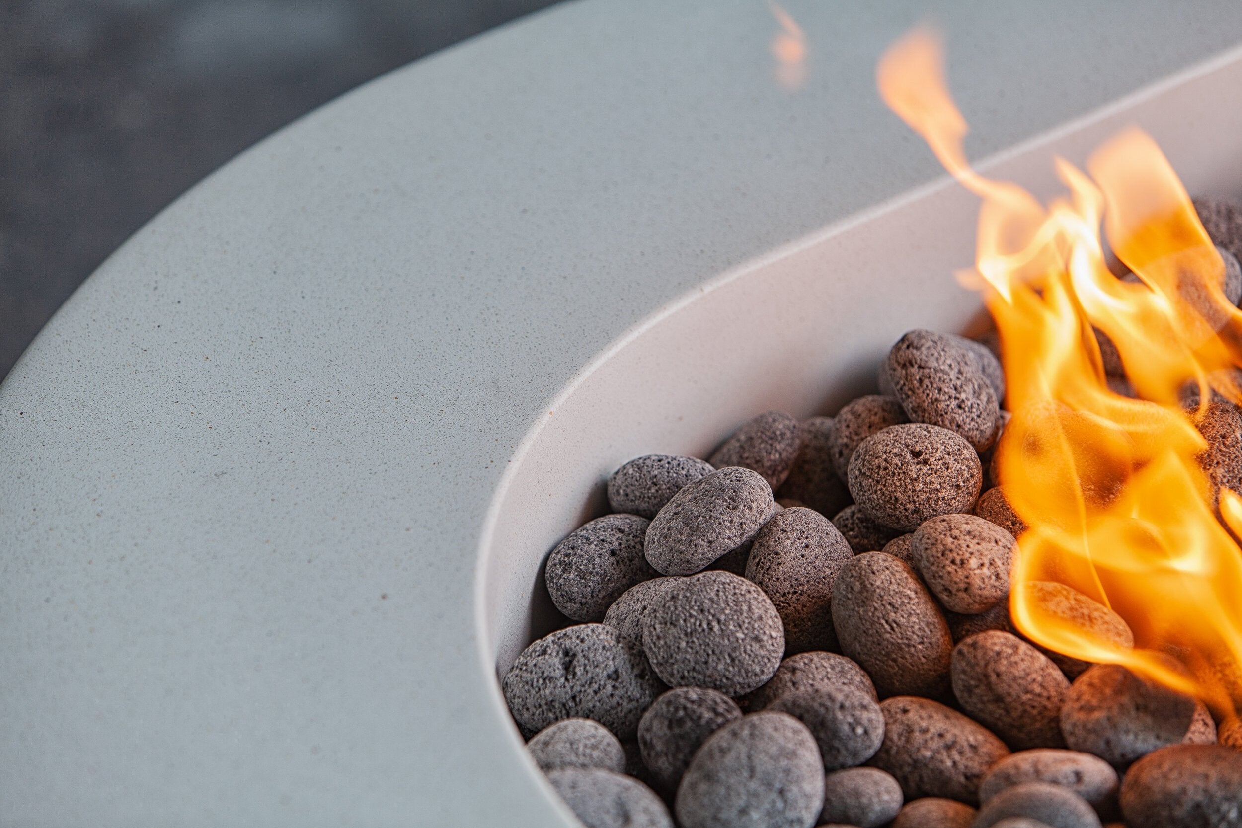 Lumacast Arcus Fire Table | Outdora